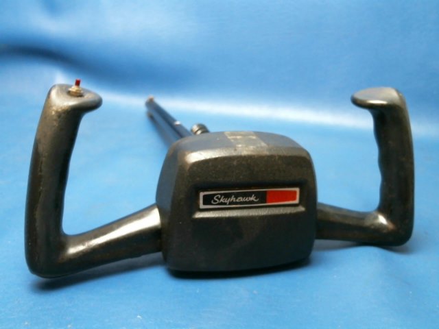 Cessna 0513260-5 WHEEL-CONTROL YOKE PILOT w/ MIKE SWITCH