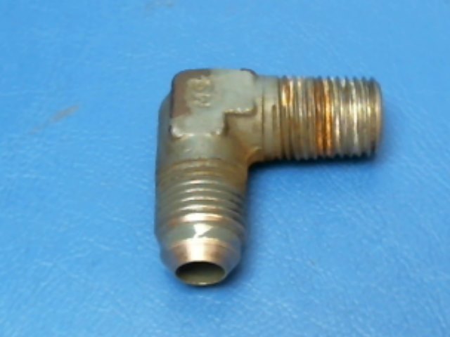 Lycoming IO-360-C1C MS20822-6 ELBOW 3/8 flared tube & 1/4 NPT 90Â°