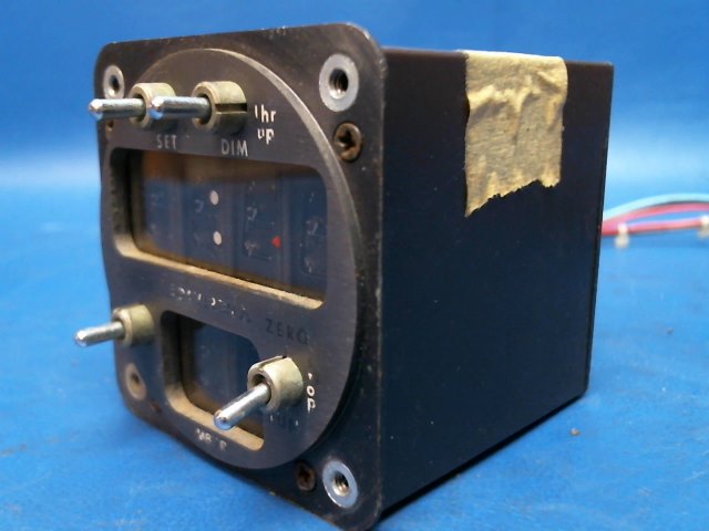 Davtron 811B-1 DAVTRON DIGITAL CLOCK 14v