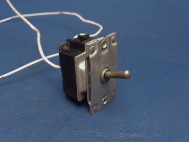 Piper 487 803 SWITCH - Master (8740K9) (one post inop)