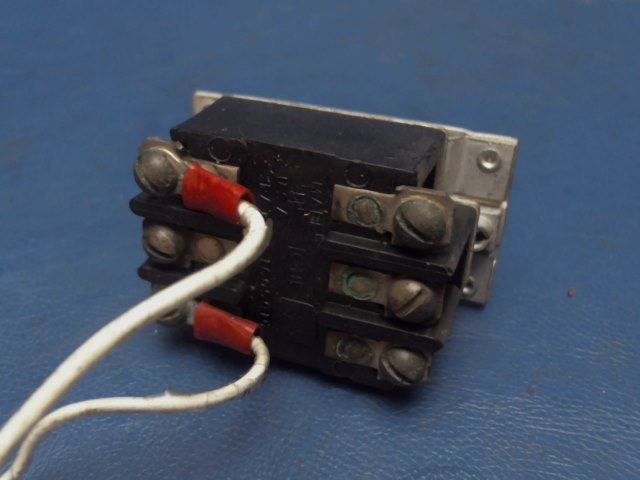 Piper 487 803 SWITCH - Master (8740K9) (one post inop)