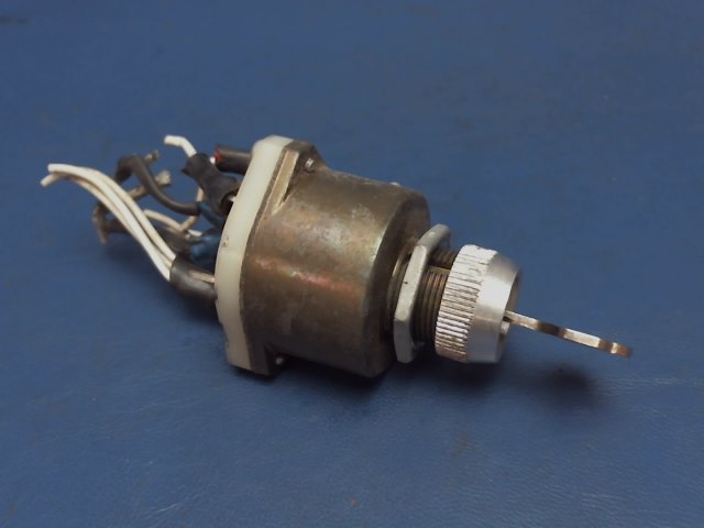 Cessna C292501-0105 MAGNETO SWITCH-IGNITION L/R/BOTH/START w/KEY