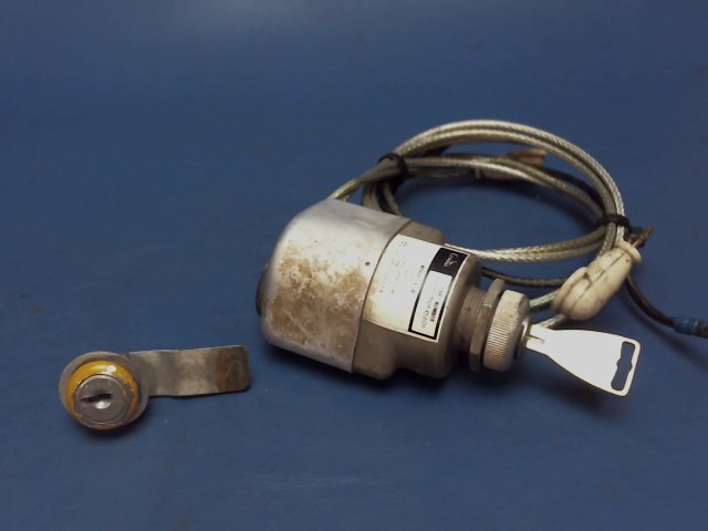 Bendix 10-357290-13 SWITCH-IGNITION MAGNETO L/R/BOTH w/Door Lock w/KEY