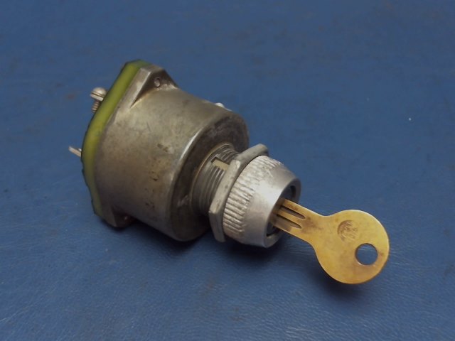 Cessna C292501-0105 MAGNETO SWITCH-IGNITION L/R/BOTH/START w/KEY