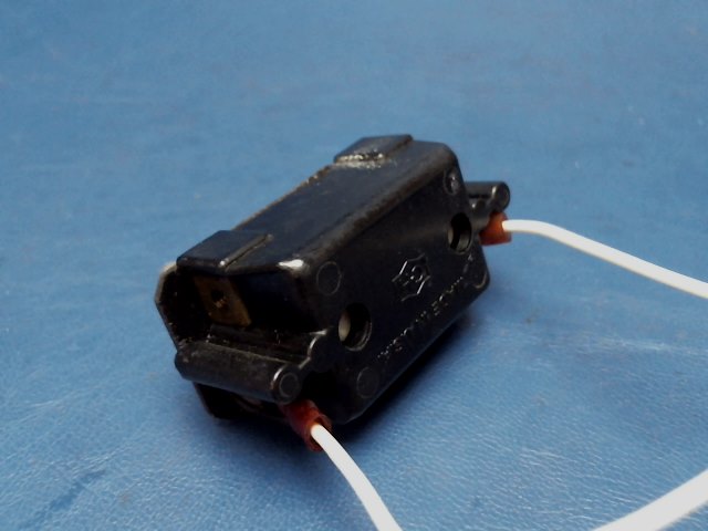 UND.LAB.INC NPN SWITCH-TOGGLE