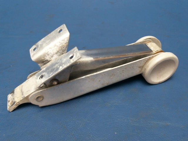 Cessna 0413362-4 LATCH ASSEMBLY-WINDOW