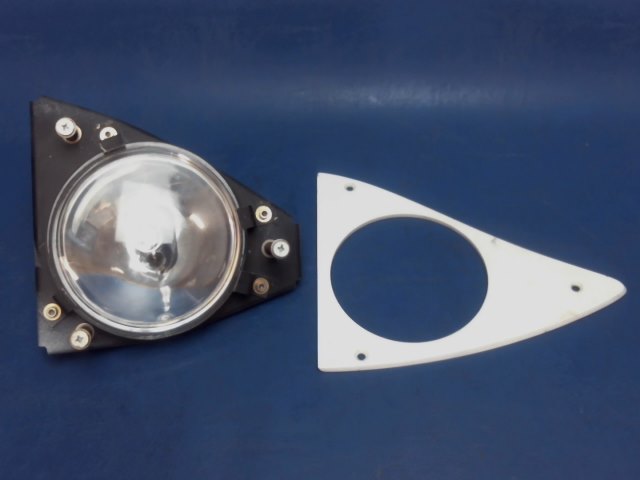 Piper NPN Landing Light-RH Wing Tip w/ Mounting Plates