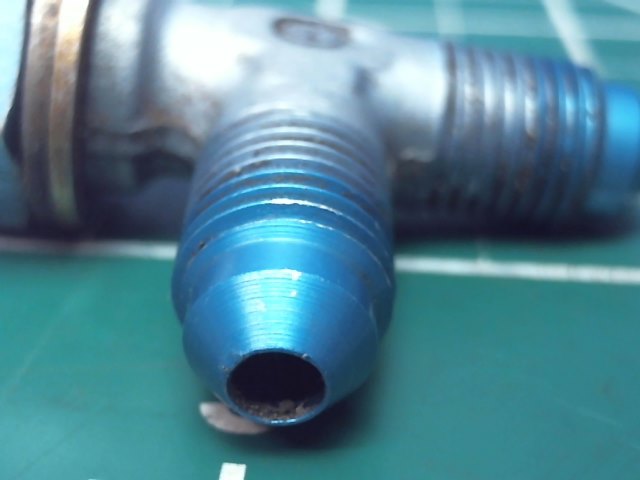 AN FITTING AN804D4 TEE ( Mounted )