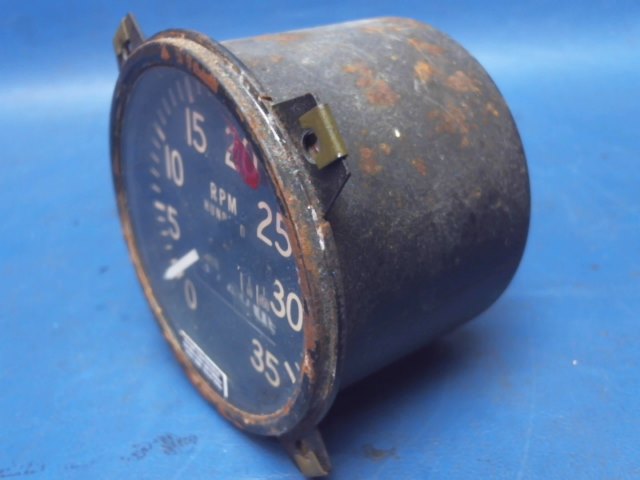 Cessna S1305-6 TACHOMETER (TIME 3740.19)